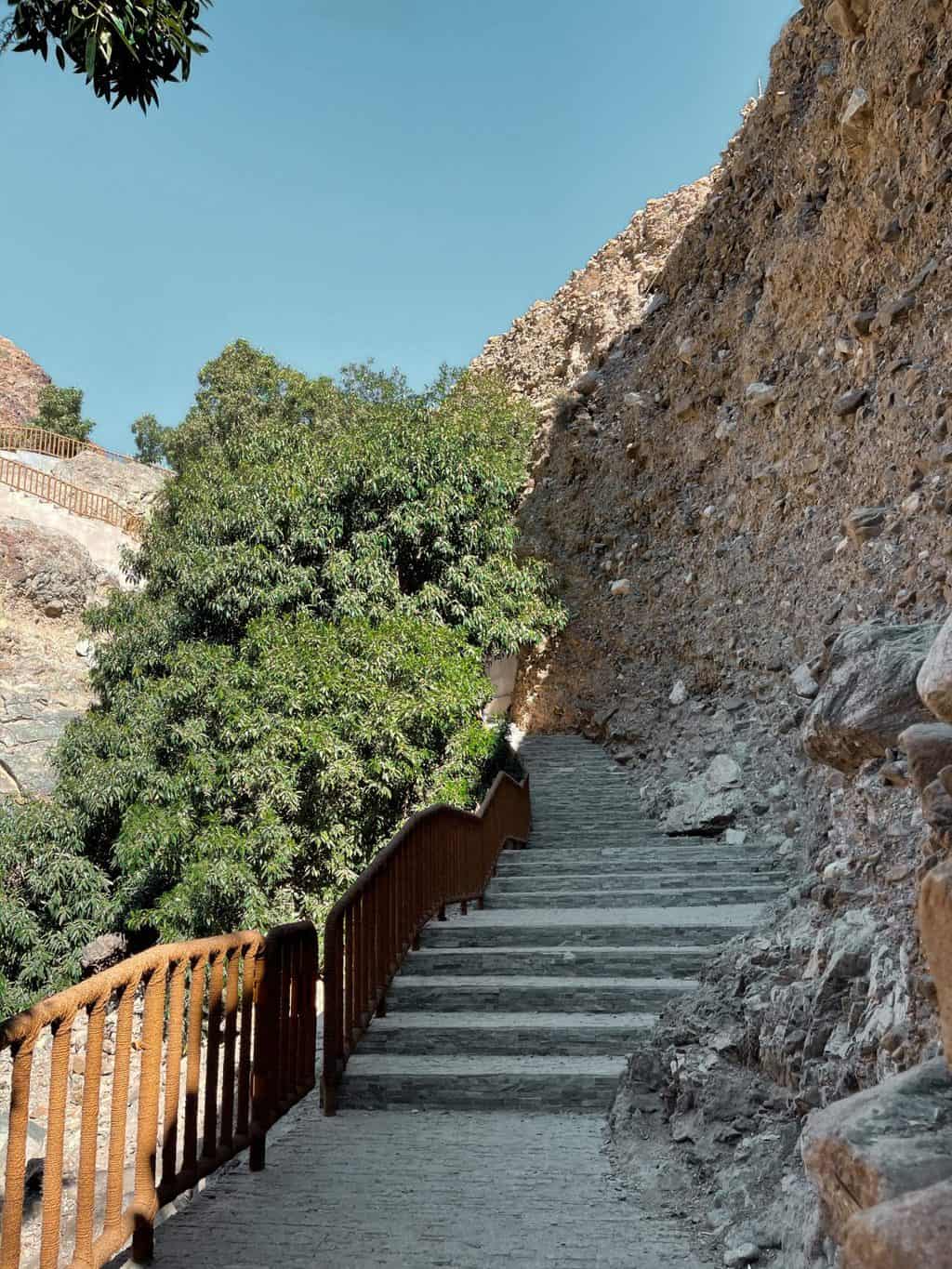 Wadi Shees: Explore Nature Trails and Go Kayaking on this Day Trip from ...